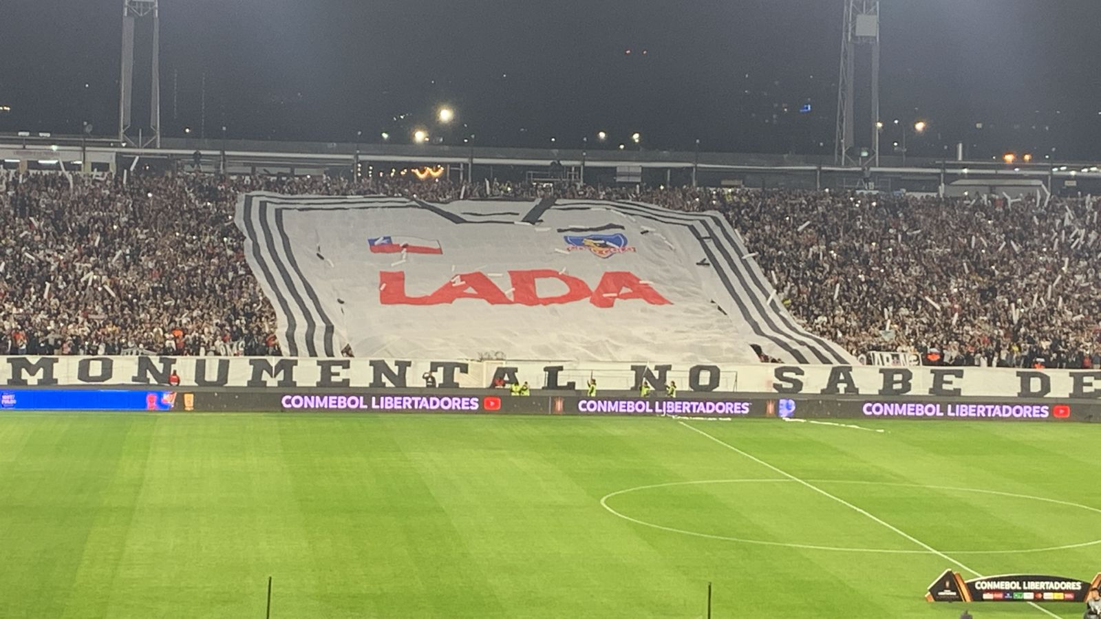 Colo Colo 1991 sigue inspirando: Dos banderas en su honor